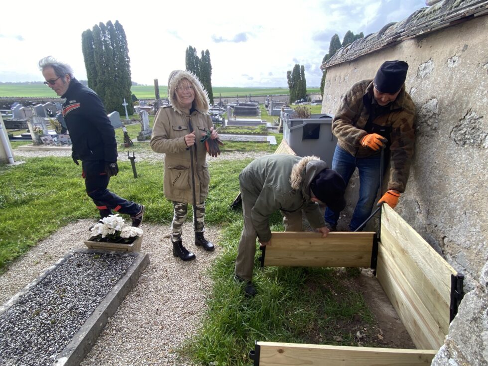 Des plantations et un composteur pour le cimetière de l’église Saint ...