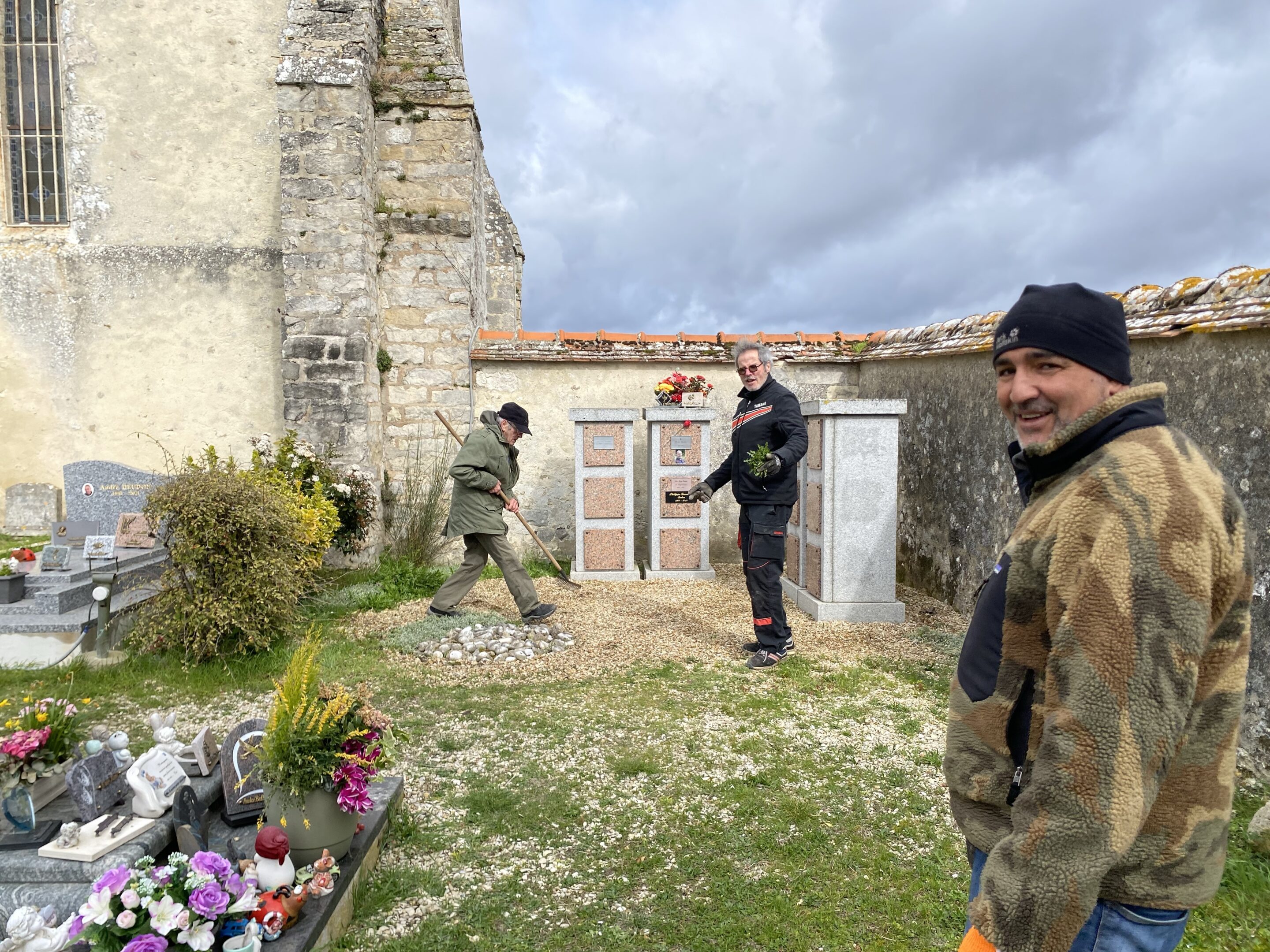 Des plantations et un composteur pour le cimetière de l’église Saint ...